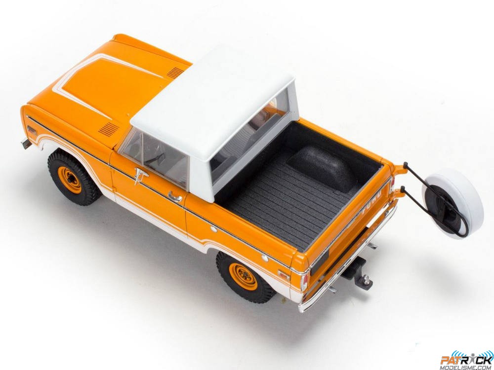 1/25e Revell Ford Bronco Half Cab + remorque + Buggy Sandman II ...